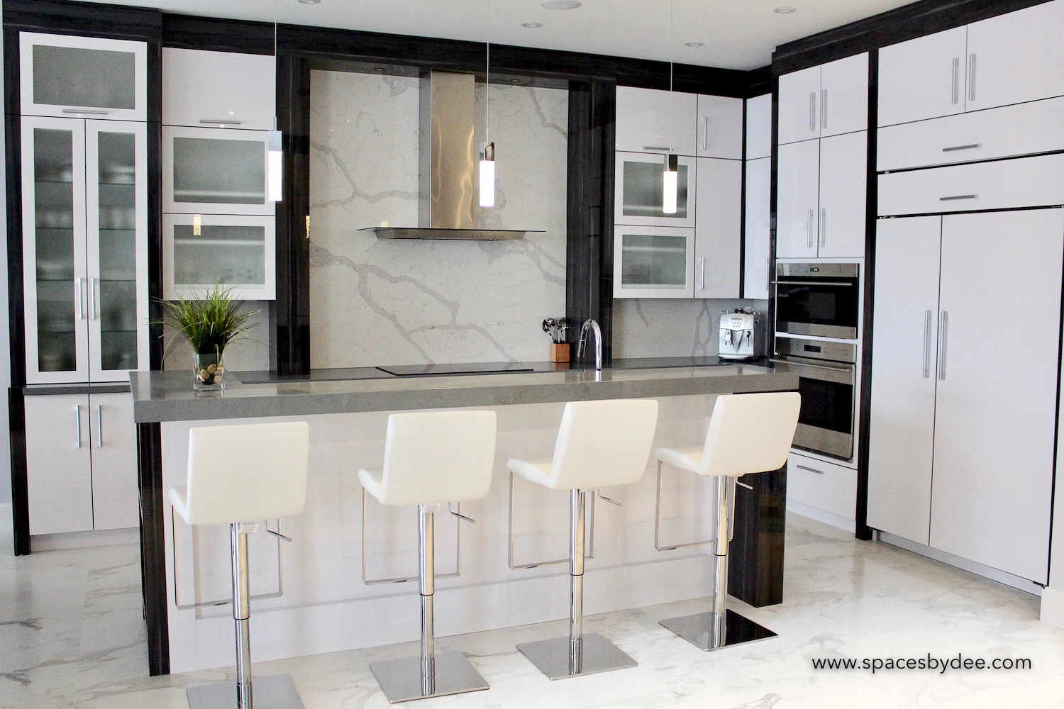 Ultra Modern Kitchen - Spaces by Dee